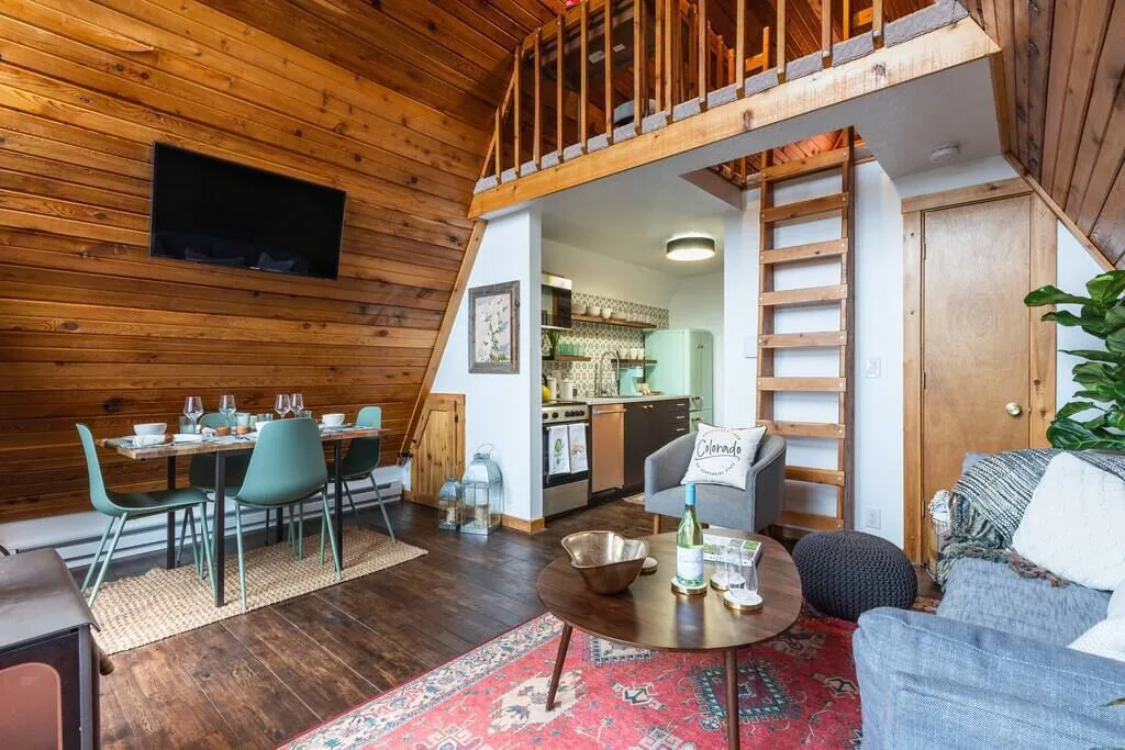 Exploring the 18 most romantic cabins in Colorado in 2025